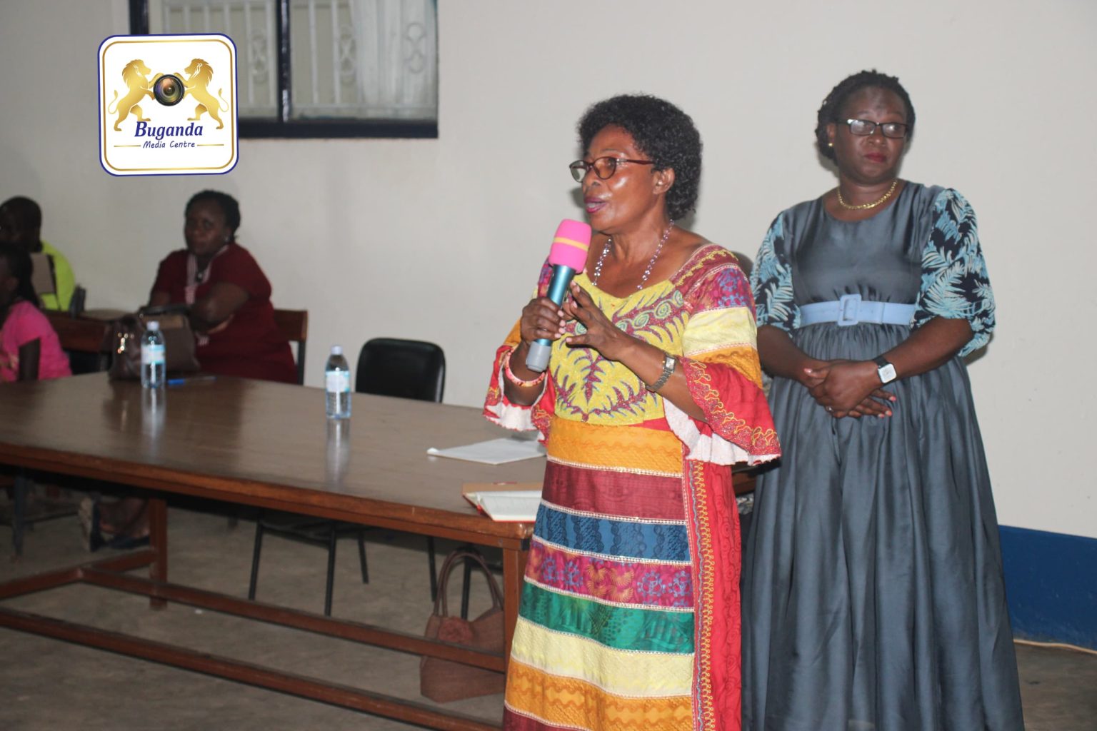 Owek. Nakate aggaddewo empaka z’amasomero, ziwanguddwa Clever’s Origin ...